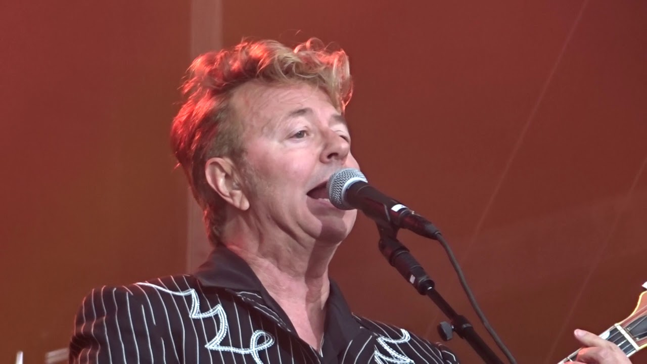 Brian Setzer - Stray Cats Strut - YouTube