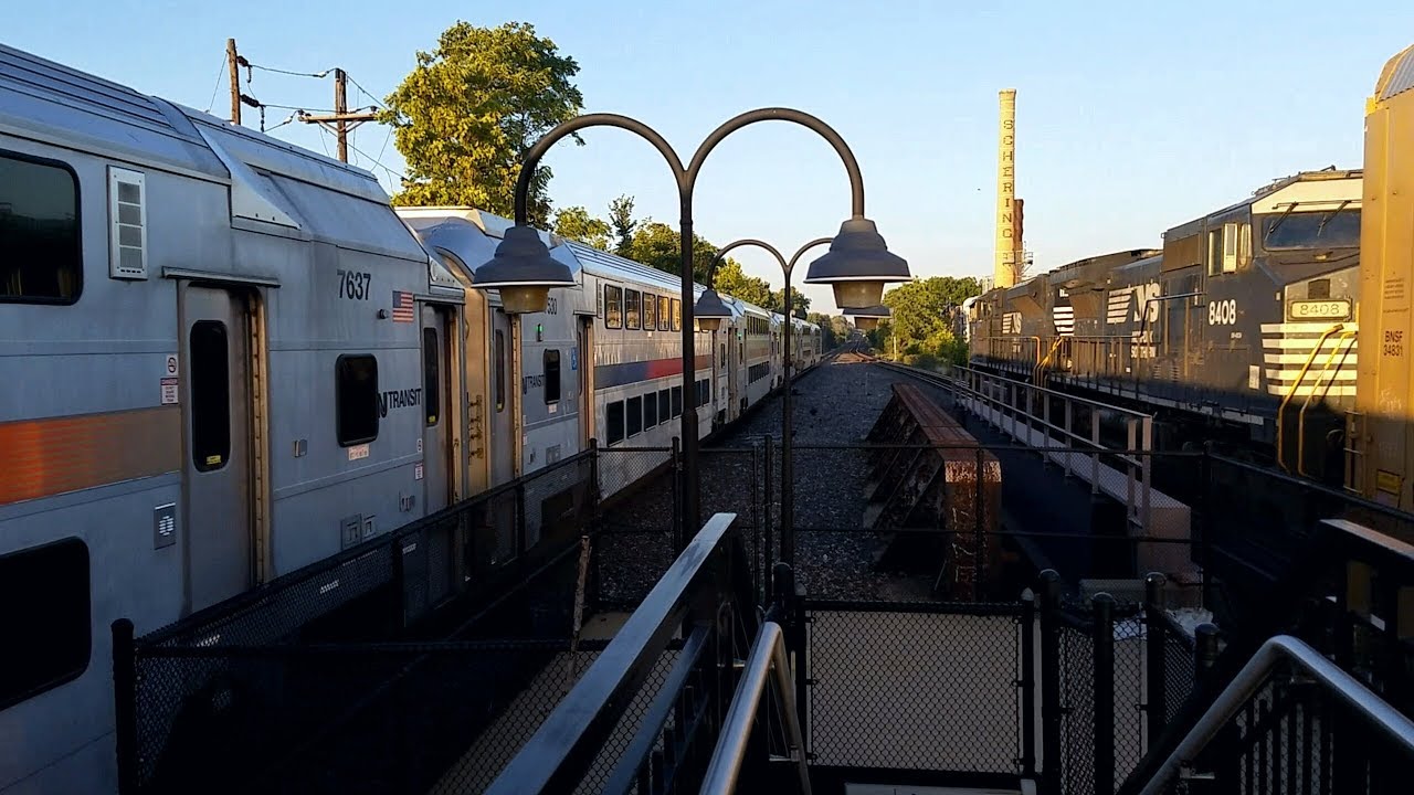 NS w/ UP Autoracks meet NJT Raritan Valley at Union - YouTube