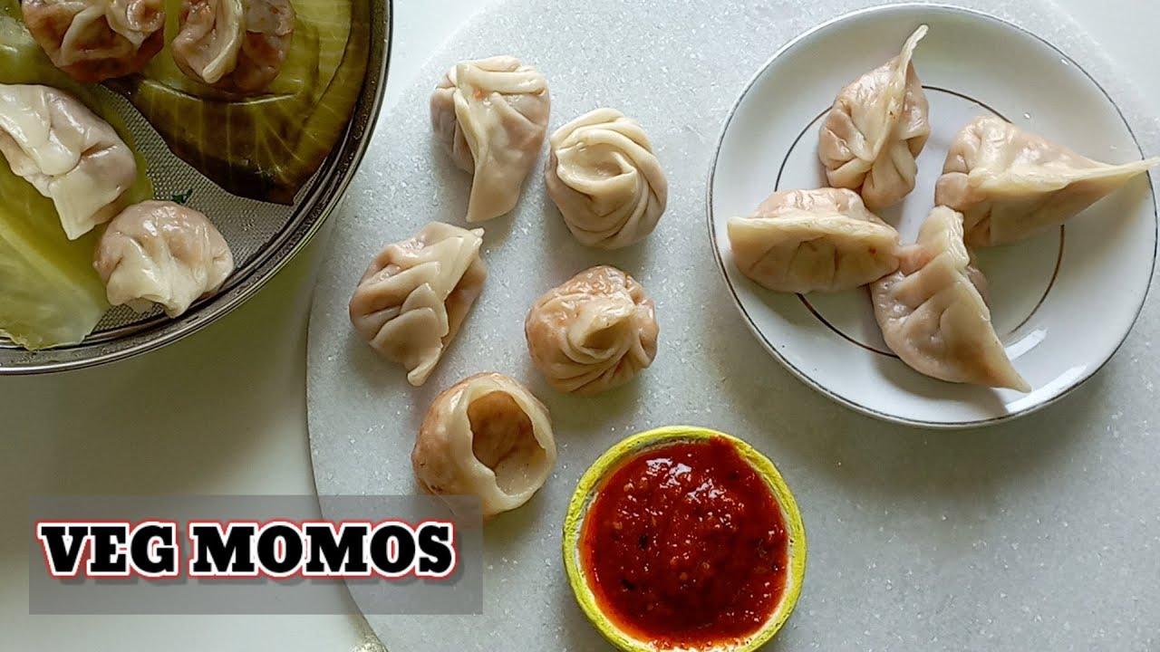 VEG MOMOS | VEGGIE FILLED MOMOS | STEAMED MOMOS RECIPE - YouTube