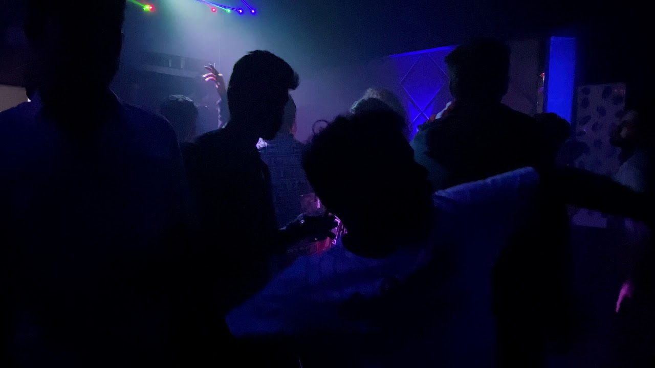 iPhone 11 Pro Max low light video quality (night club) 4K 60FPS no ...
