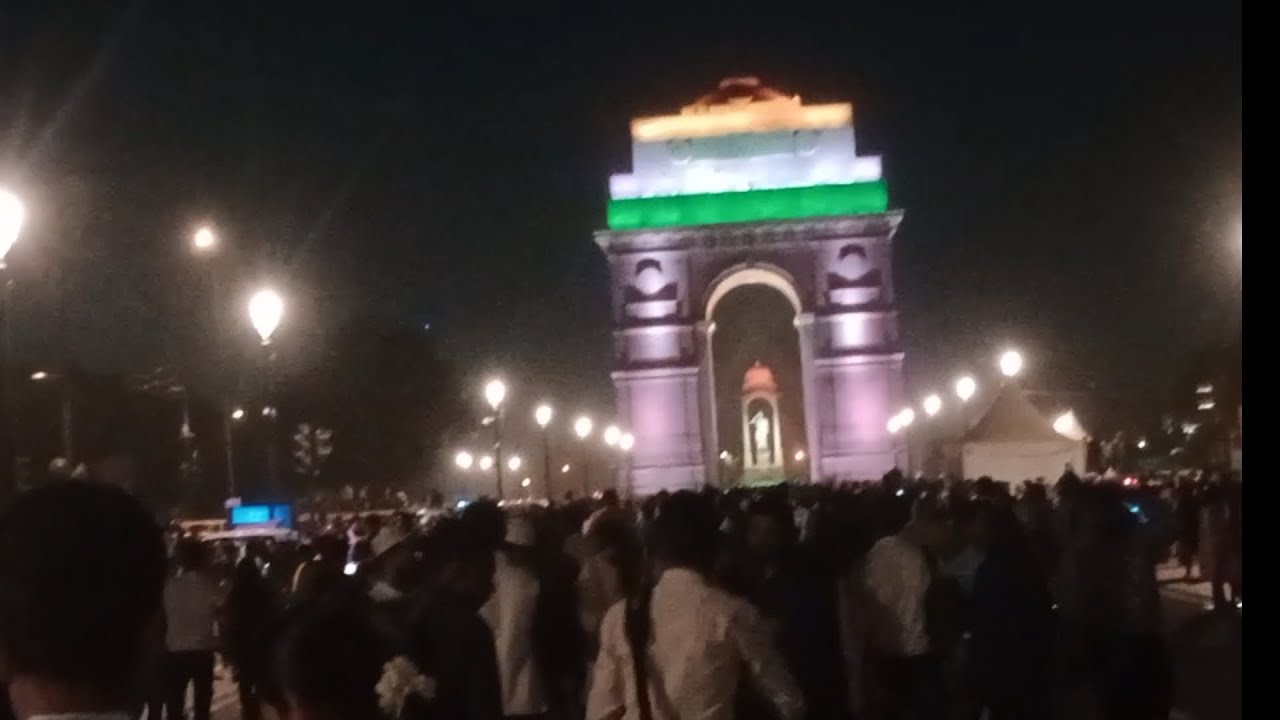 India Gate Sunday Crowd - YouTube
