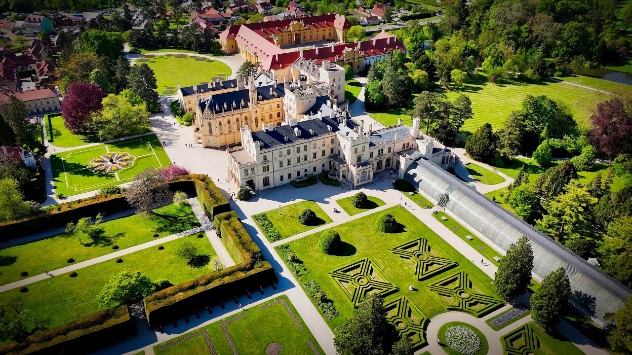 Czechy - Státní zámek Lednice [4k] - YouTube