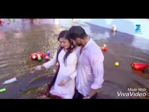 Daval ve yeni karısı holi bayraminda) Daval holide içmiş. Karisini kucağina aliyor