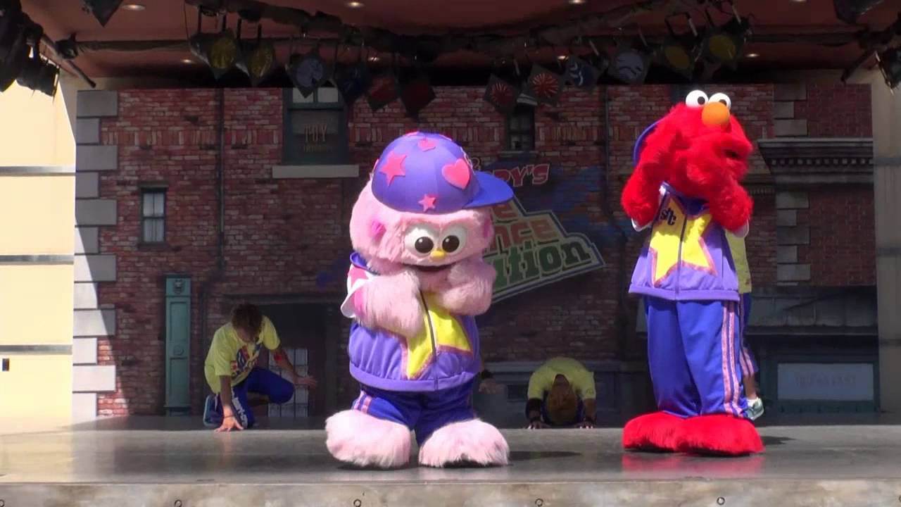 【USJ】 Elmo & Moppy's Dance Dance Evolution 2012/09/28 ③ - YouTube