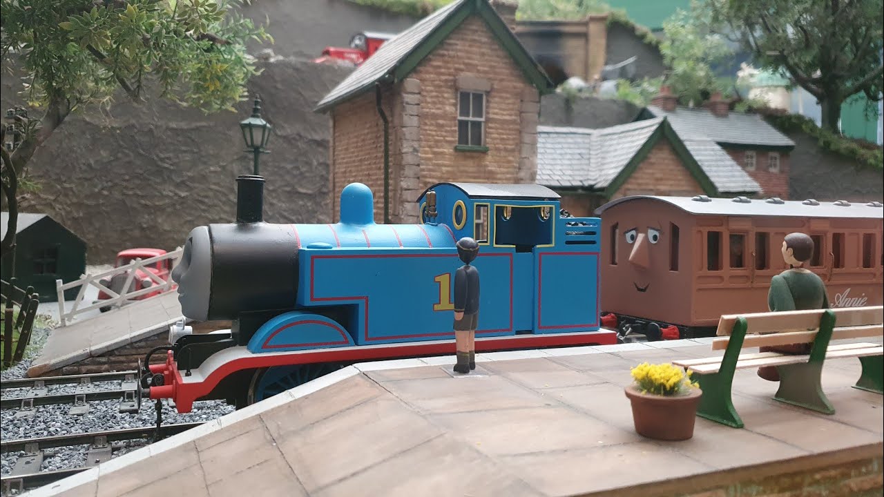 The new Thomas model railway at Thomas Land - YouTube