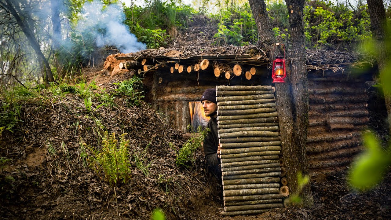 Surviving in the wild for 3 days. Building a shelter with fireplace ...