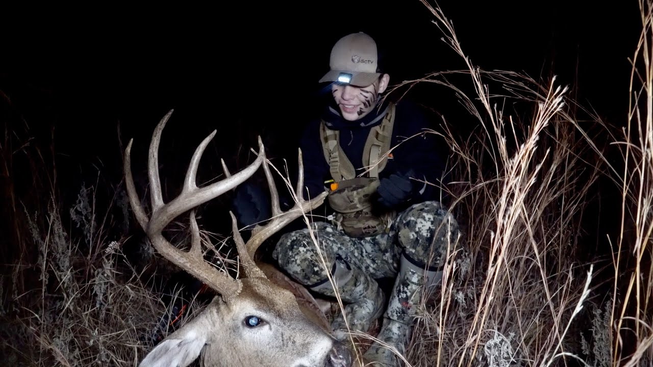 Bow Hunting Deer (SLO-MO SHOT) - YouTube