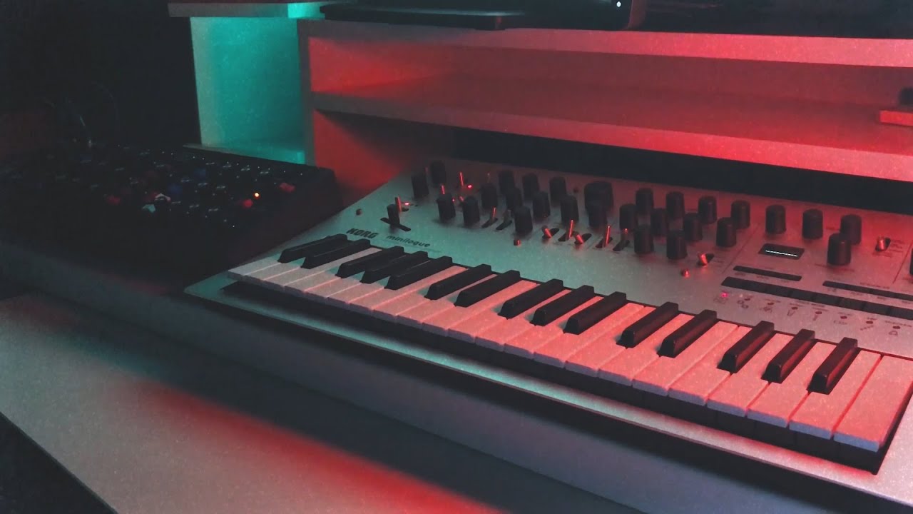 PURE ANALOG FUN | Behringer Model D | Korg Minilogue | - YouTube