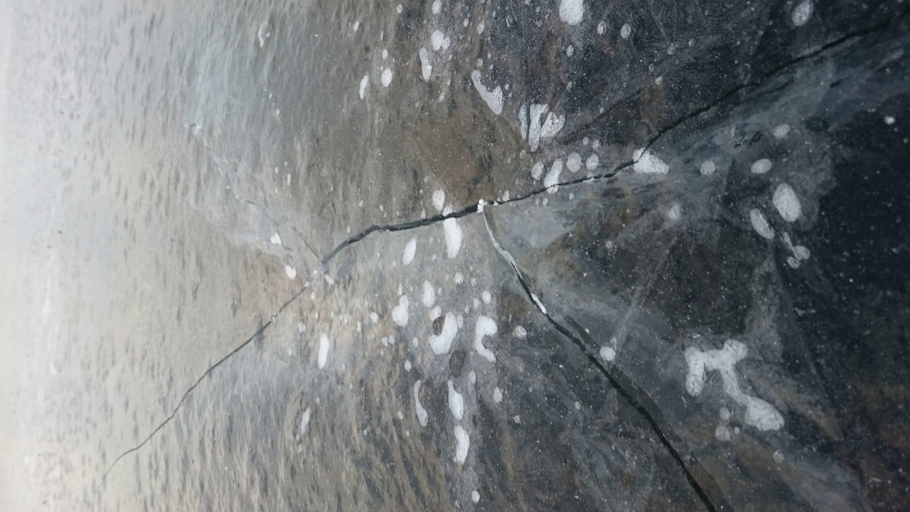 Sounds of expanding ice on the lake - YouTube