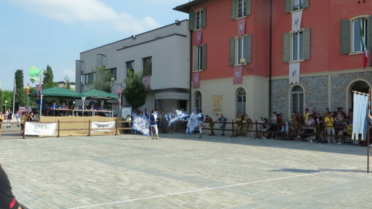 Singles at the Duchess Matilda Flag-throwing competition - YouTube