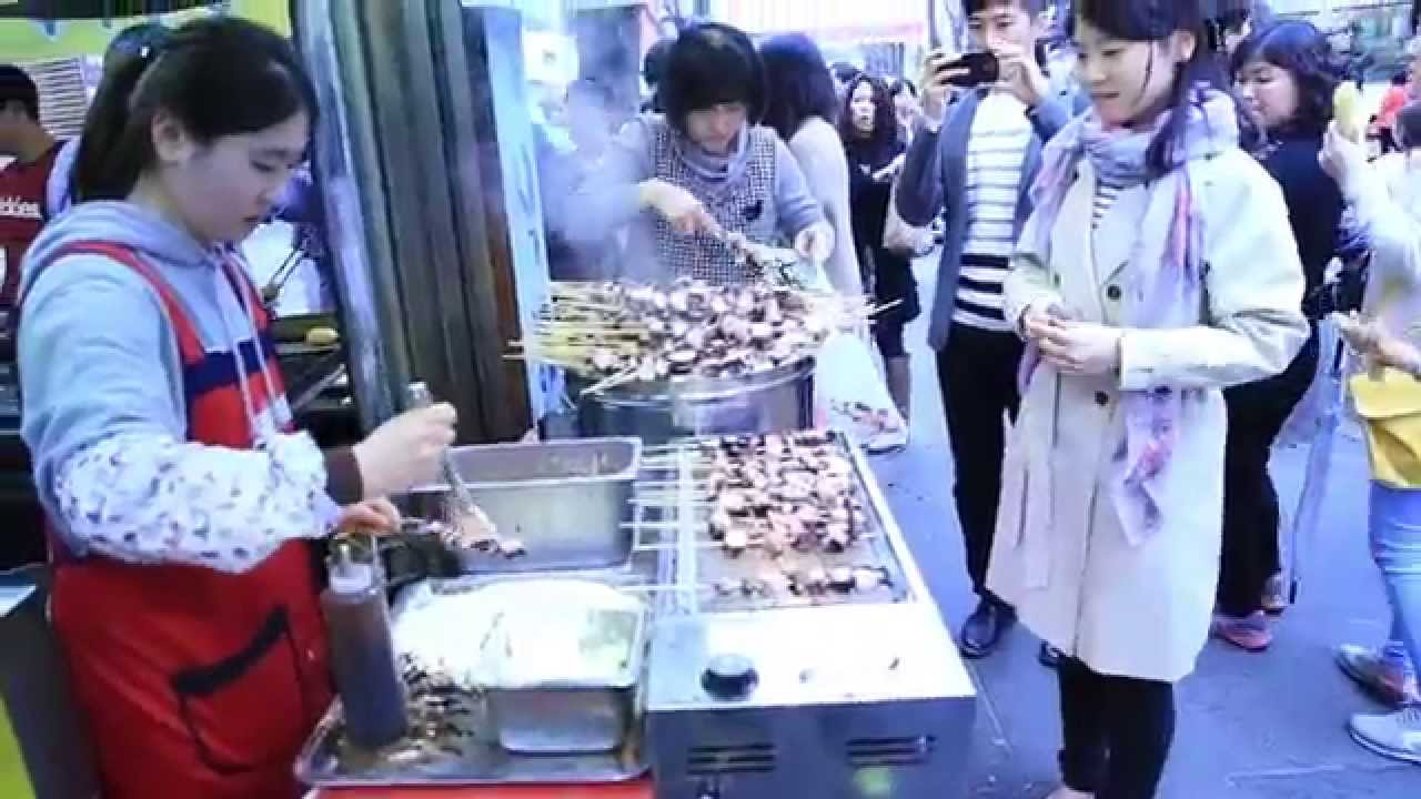 South Korea STREETFOOD - Insadong STREET FOOD SCENE - WINTER - YouTube