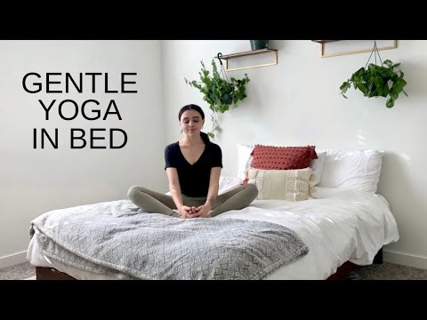 15 Minute Relaxing Yoga In Bed | All Levels Everyday Stretch