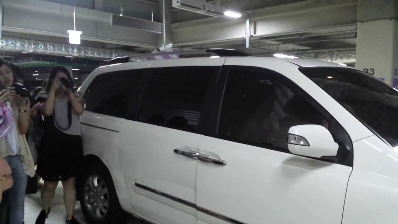 130828 Ryeowook arrived @ Blue Square Samsung Hall for HSM - YouTube