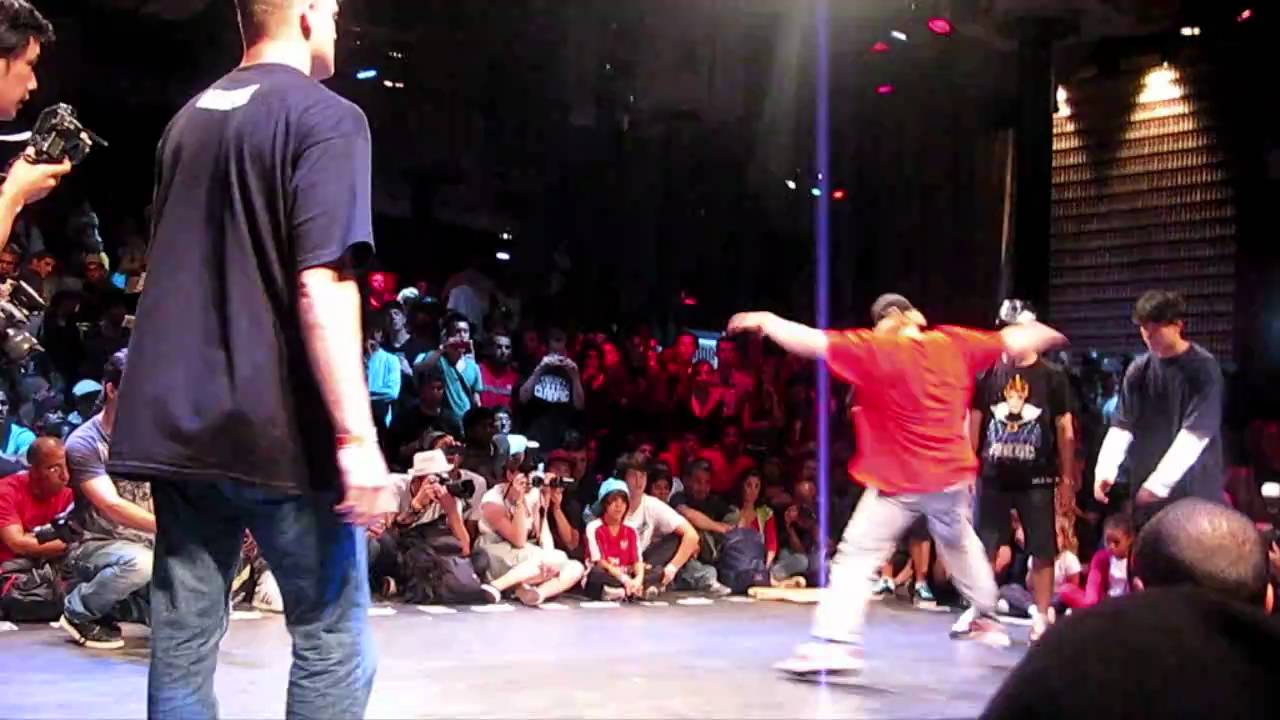 World BBoy Classic 2010 Menno & Just do it vs Tony & Duzk - YouTube