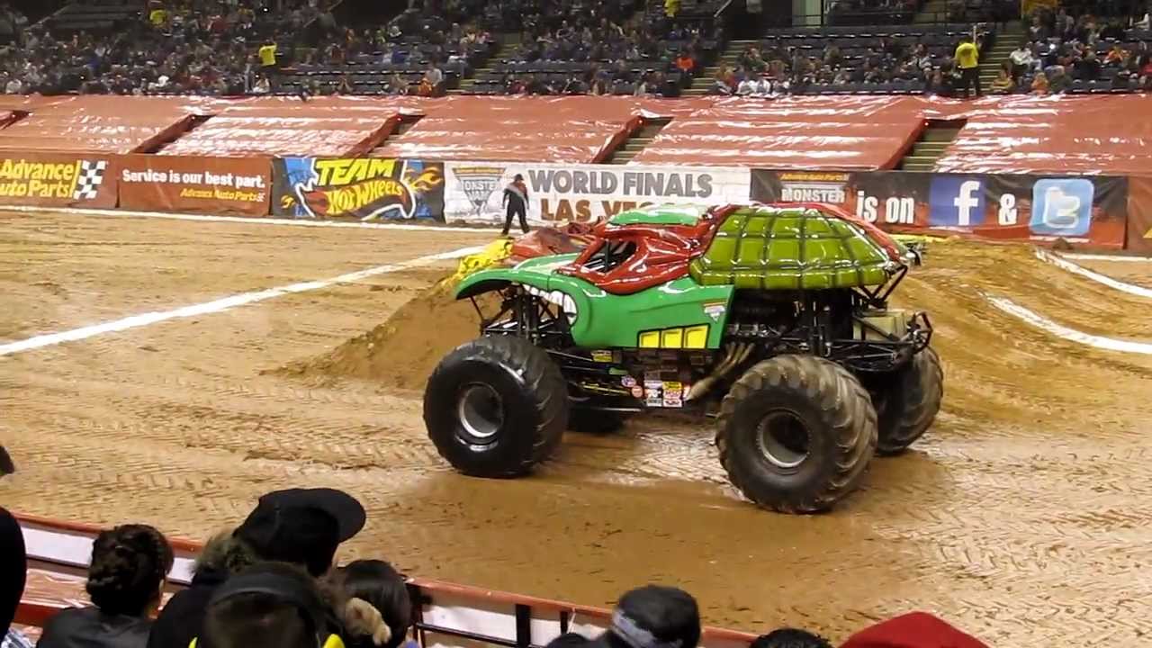 Monster Jam TMNT Wheelie.MOV - YouTube