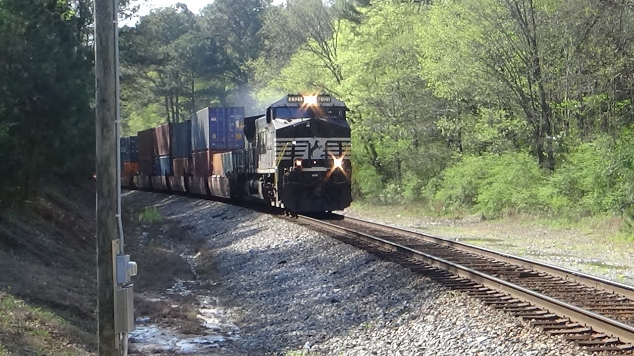 (Almost Missed!) NS 4101 pulls NS 28A through Pell City, AL (1UW) - YouTube