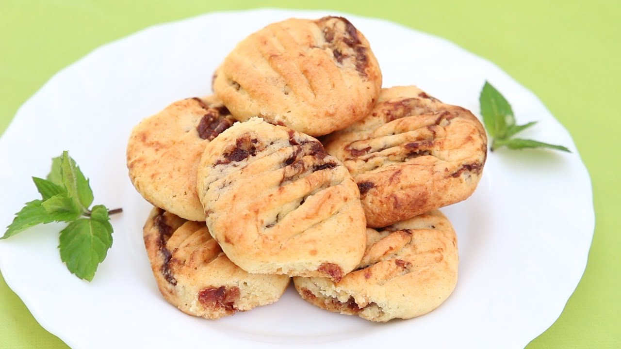 Date & Walnut Cookies. So easy and delicious! #dates #datecookies # ...