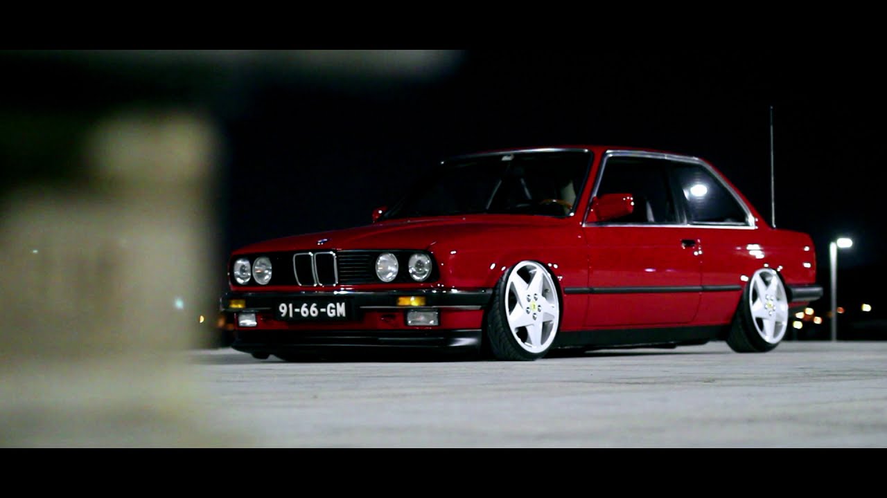 BMW e30 Bagged on Ferrari348 wheels - YouTube