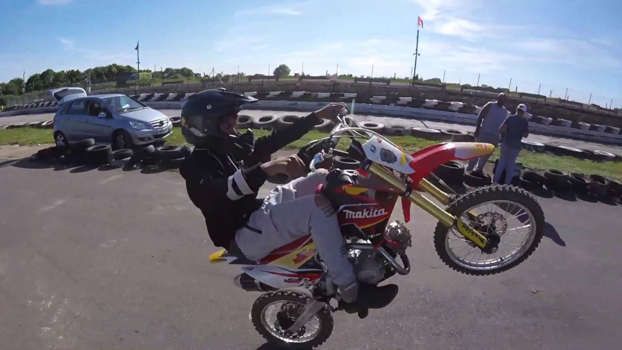 TEACHING LIL FLIPS HOW TO WHEELIE!! #WaveysWheelieSchool - YouTube