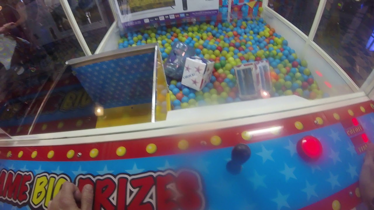 TRYING THE LARGE CLAW MACHINE FOR $250 DOLLARS - YouTube