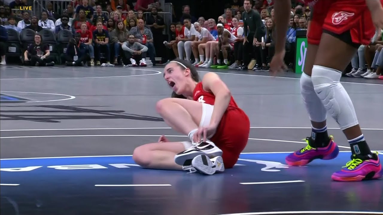 🤕 Caitlin Clark HURTS ANKLE & Helped Off Court, Returned Later ...
