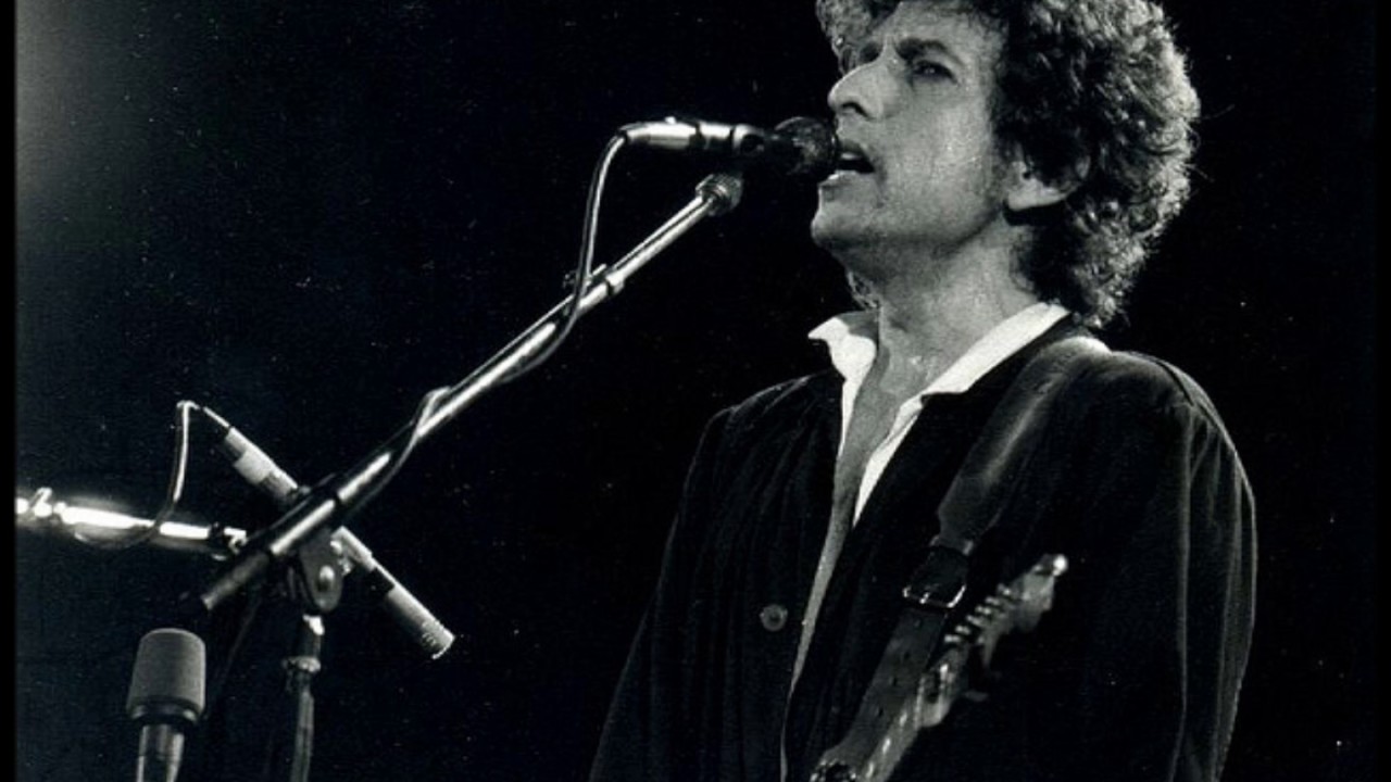 Bob Dylan - Jokerman (1994) - YouTube