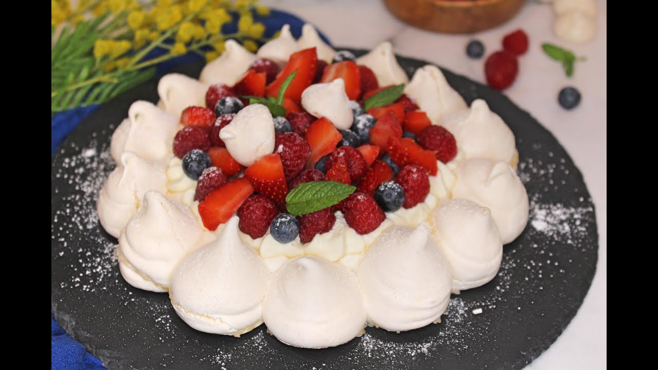 Pavlova aux Fruits Rouges - YouTube