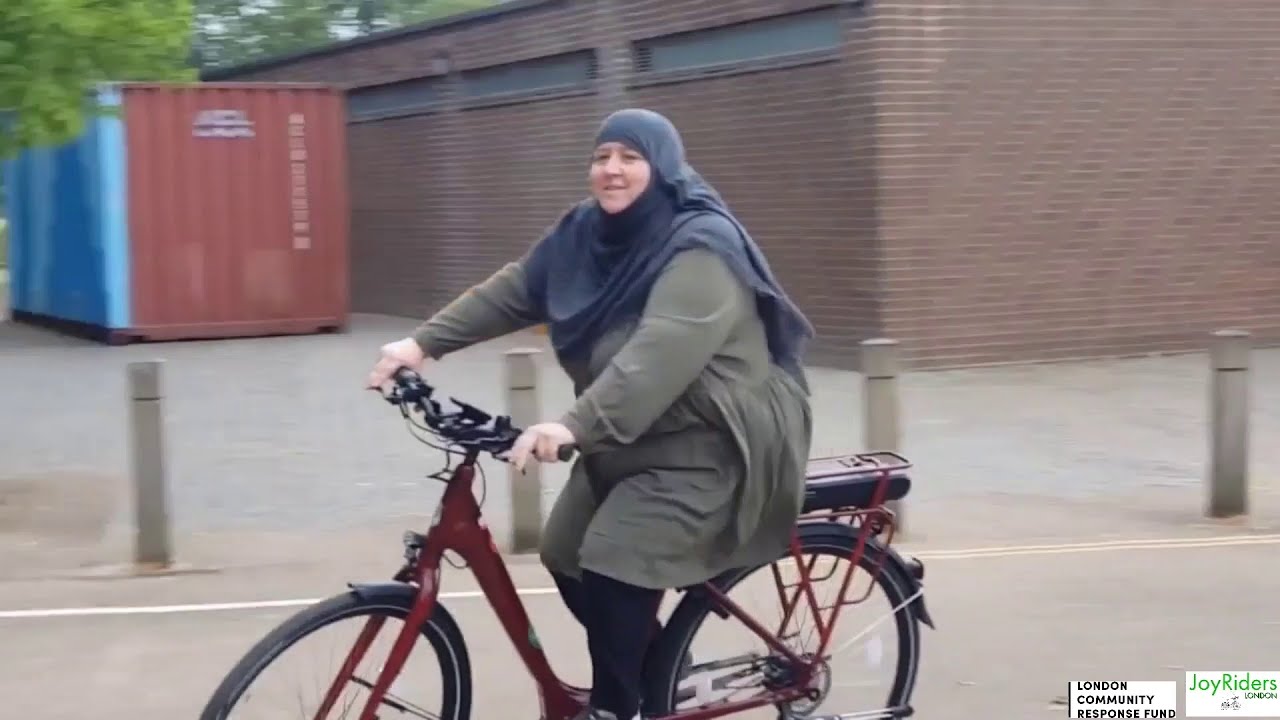 Basic Cycle Skills 2 (emergency stop, looking over your shoulder & one ...