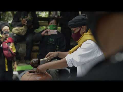 Tradisi adat dan Budaya NGABUMI di Situs Cagar Budaya Pulo Majeti - YouTube