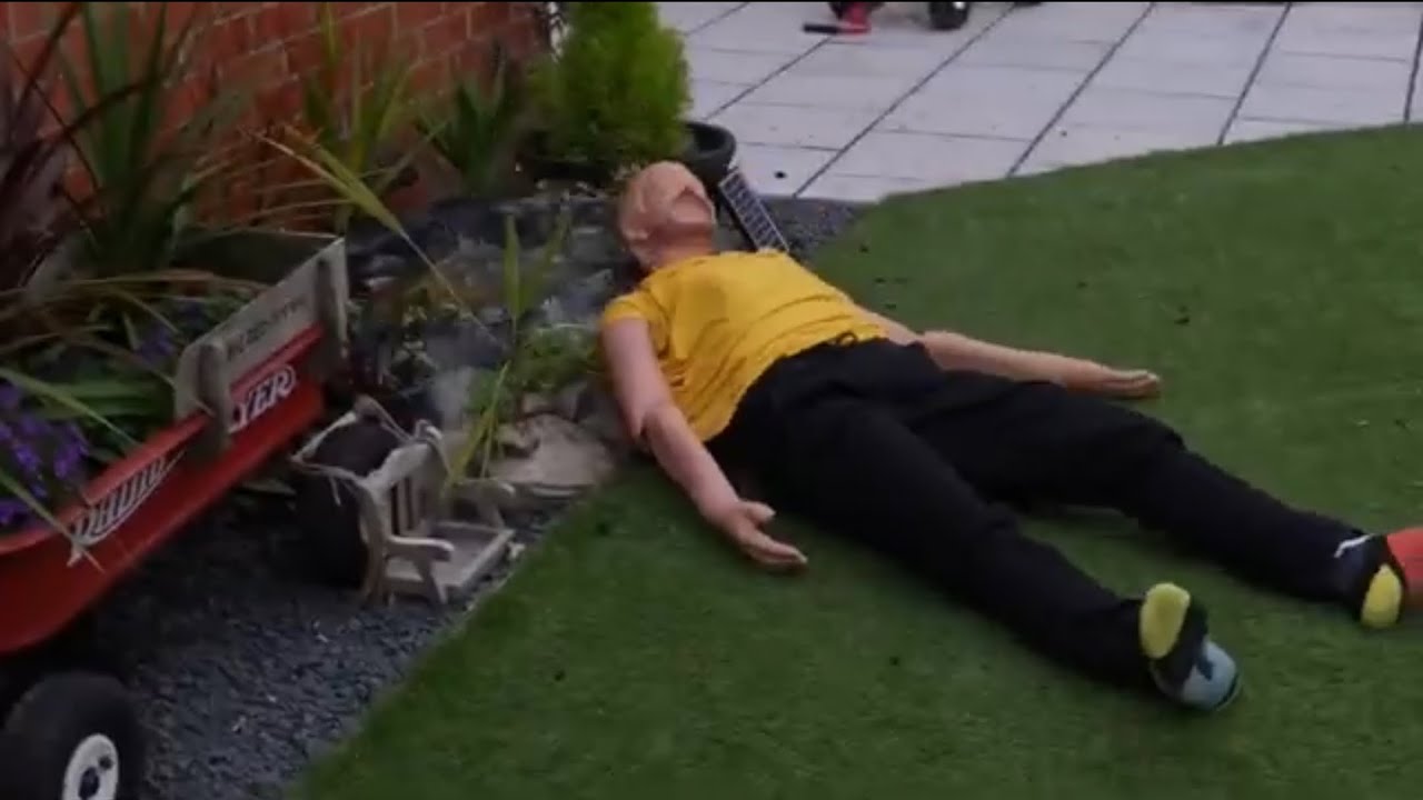 SHOOT THEM WITH THE DEHYDRATION GUN! - YouTube