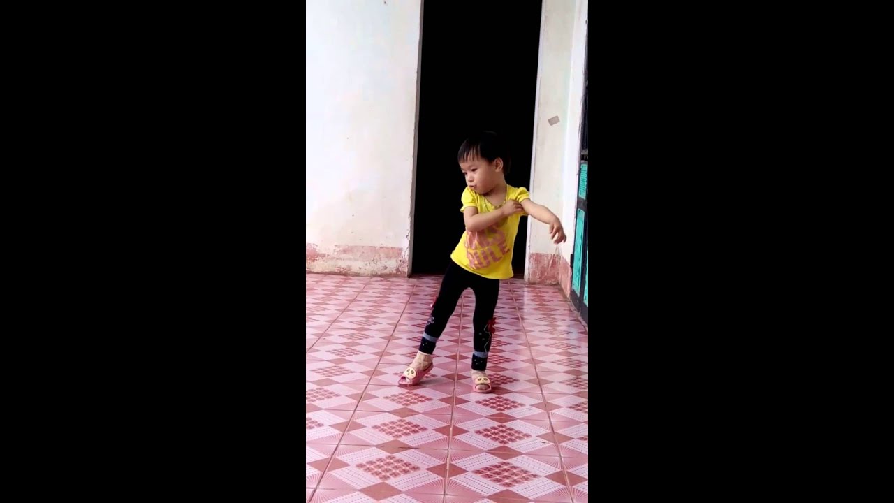 Em be nhay mua cuc hay - YouTube