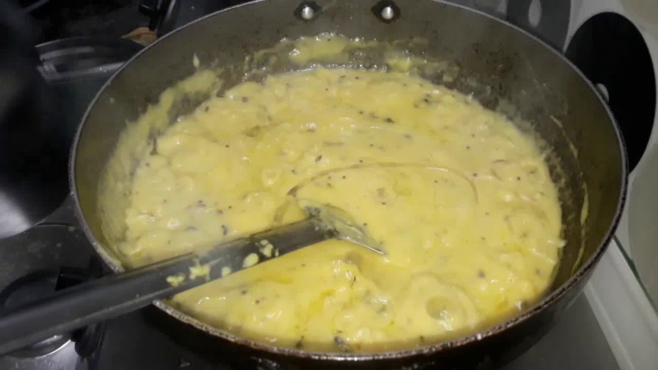 झणझणीत पिठले ! Pitla bhakari | Maharashtrian Pithla Bhakri Recipe - YouTube