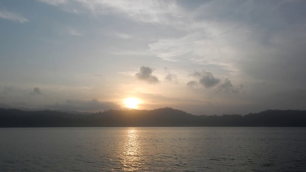 la bahia de Puerto Escoces. - YouTube