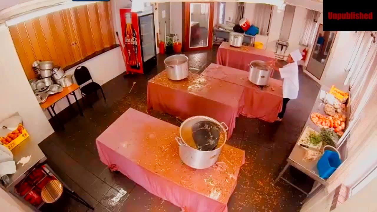 Leon Schuster - Exploding Soup Prank - YouTube