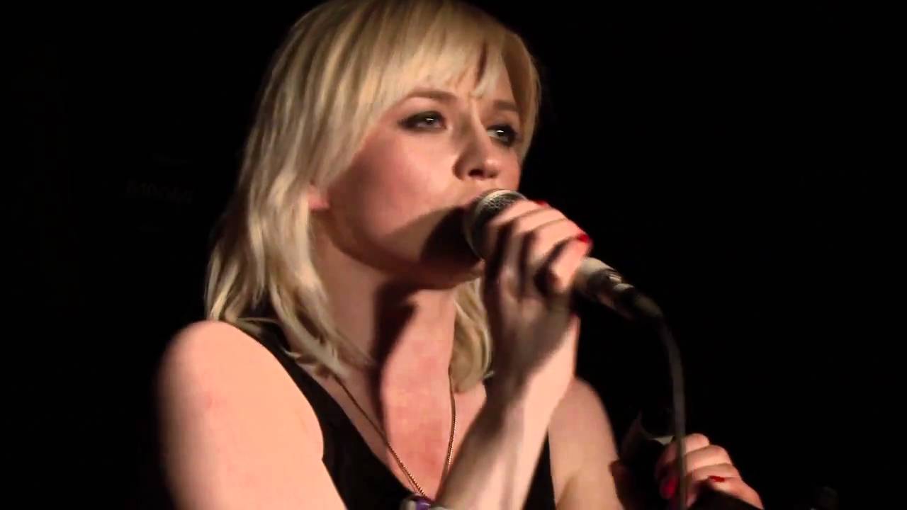 UMT:VOX: Other Rooms, Newcastle - Zoe Hakin 'Breathless' (2011). - YouTube