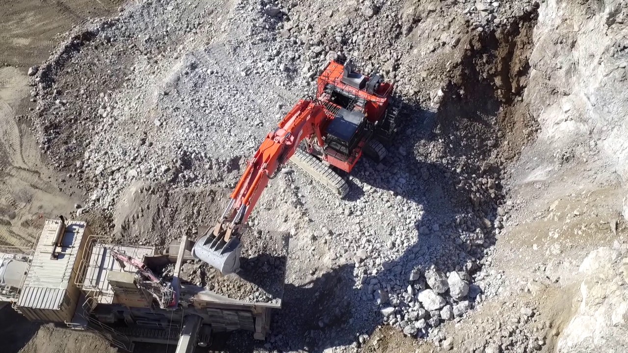 Hitachi Großbagger EX1900-6 im Steinbruch Swindon (GB) - YouTube