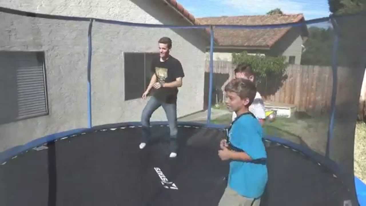 EXTREME TRAMPOLINE SOCCER - YouTube