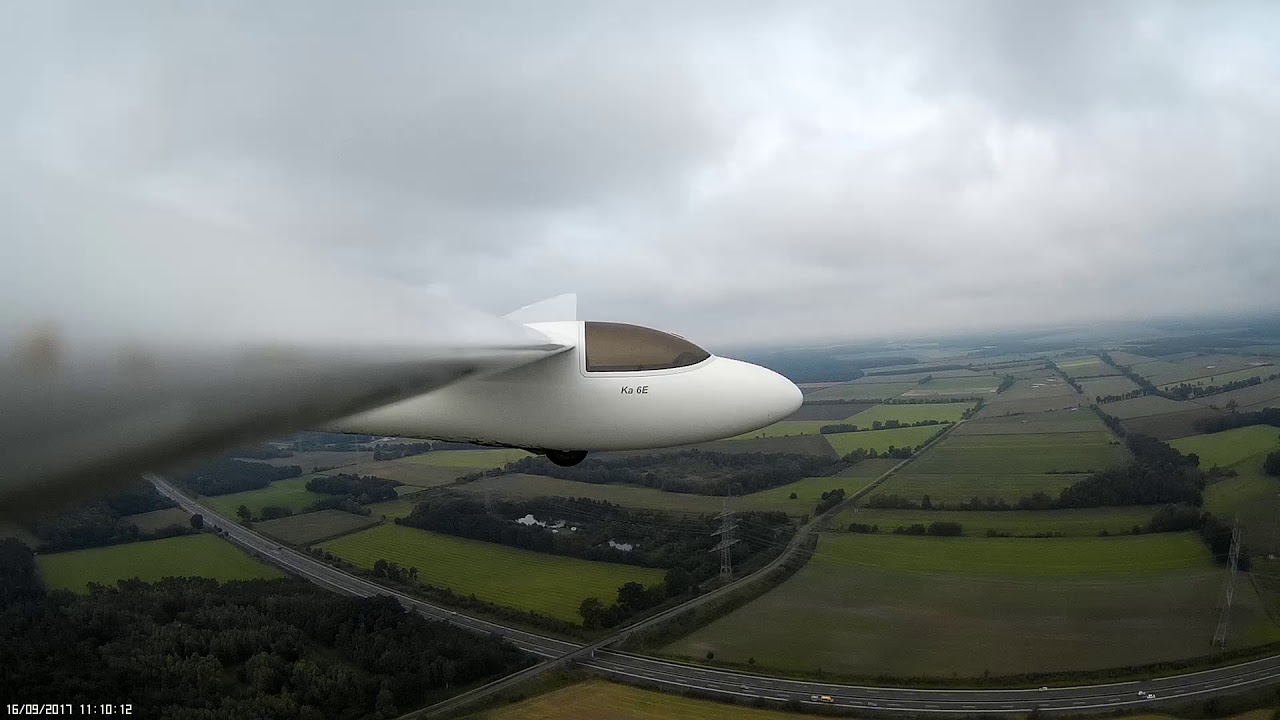 Multiplex MPX Ka6e Wolkenflug und Looping nach Schlepp in Emsbüren - YouTube