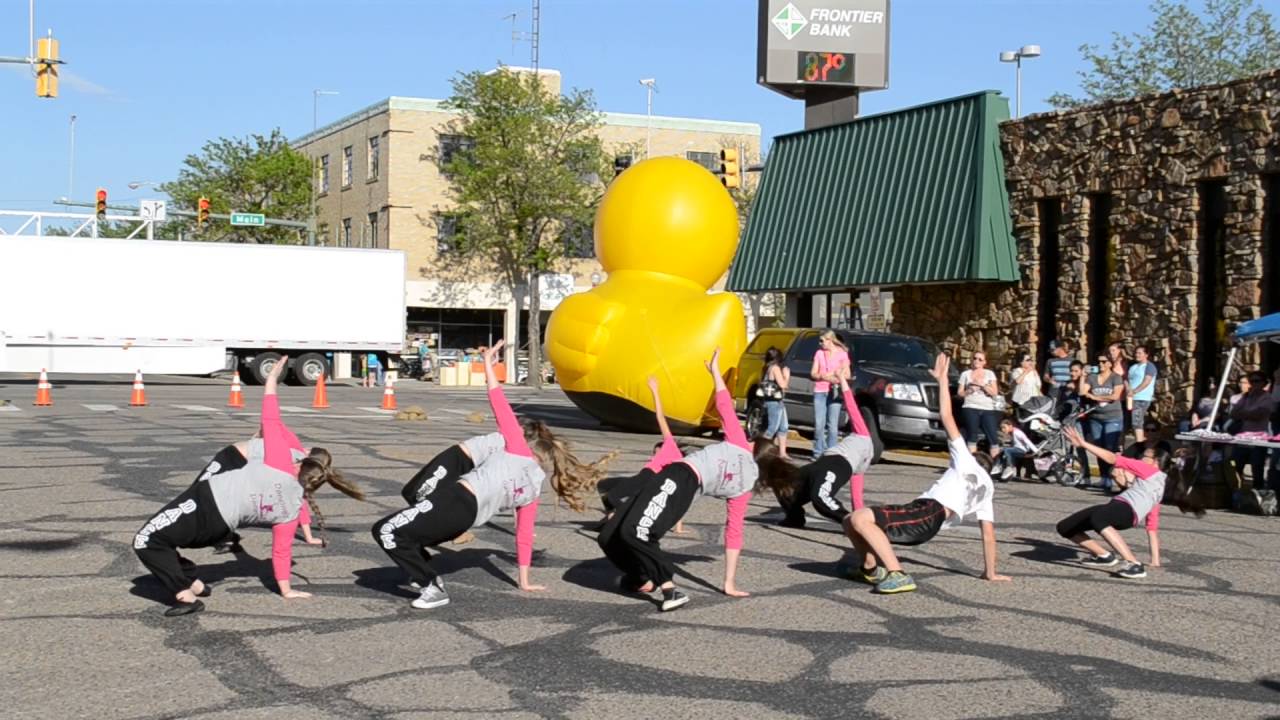 Quakers Duck and Dancing Team - YouTube
