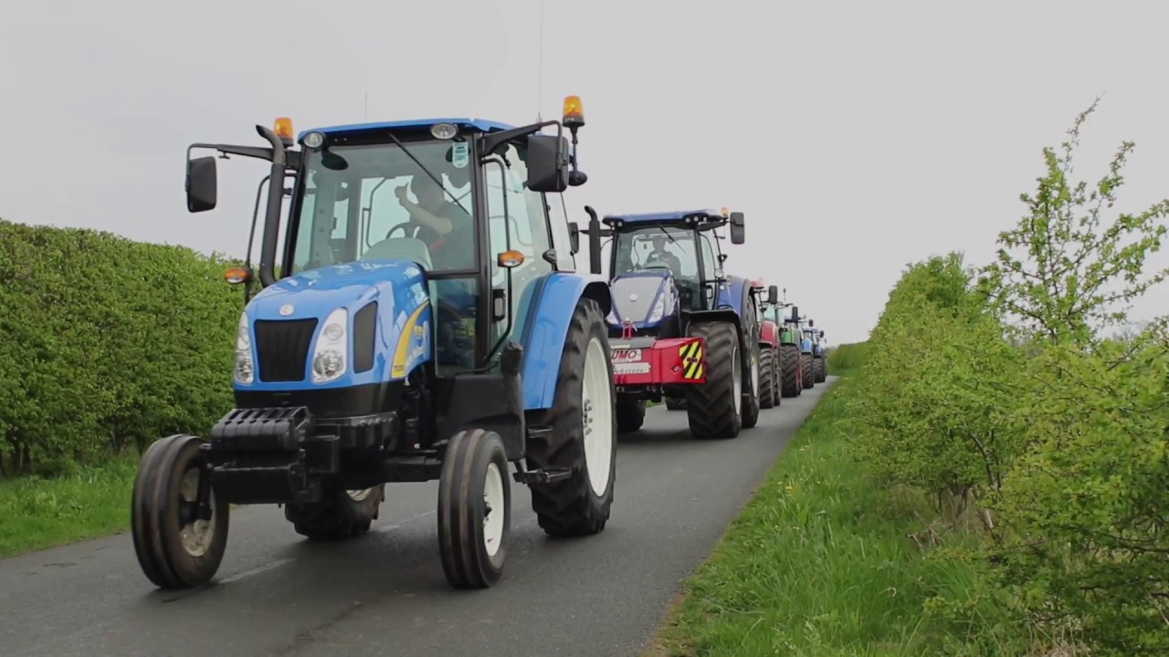 Howden Young Farmers Tractor Run - YouTube