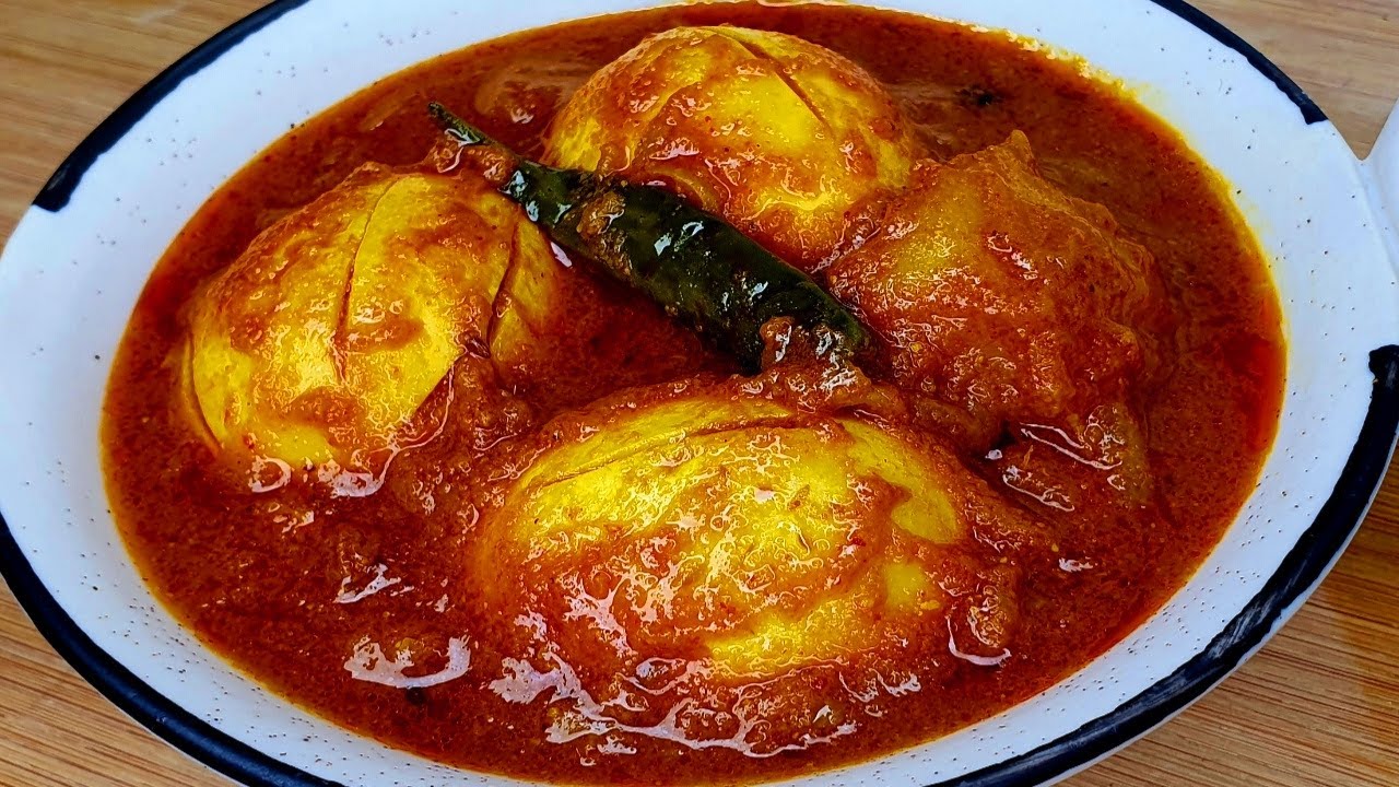 এইভাবে বানালে সাধারণ ডিম আলুর ঝোলের স্বাদ হবে একদম পাইস হোটেলের মতো ...