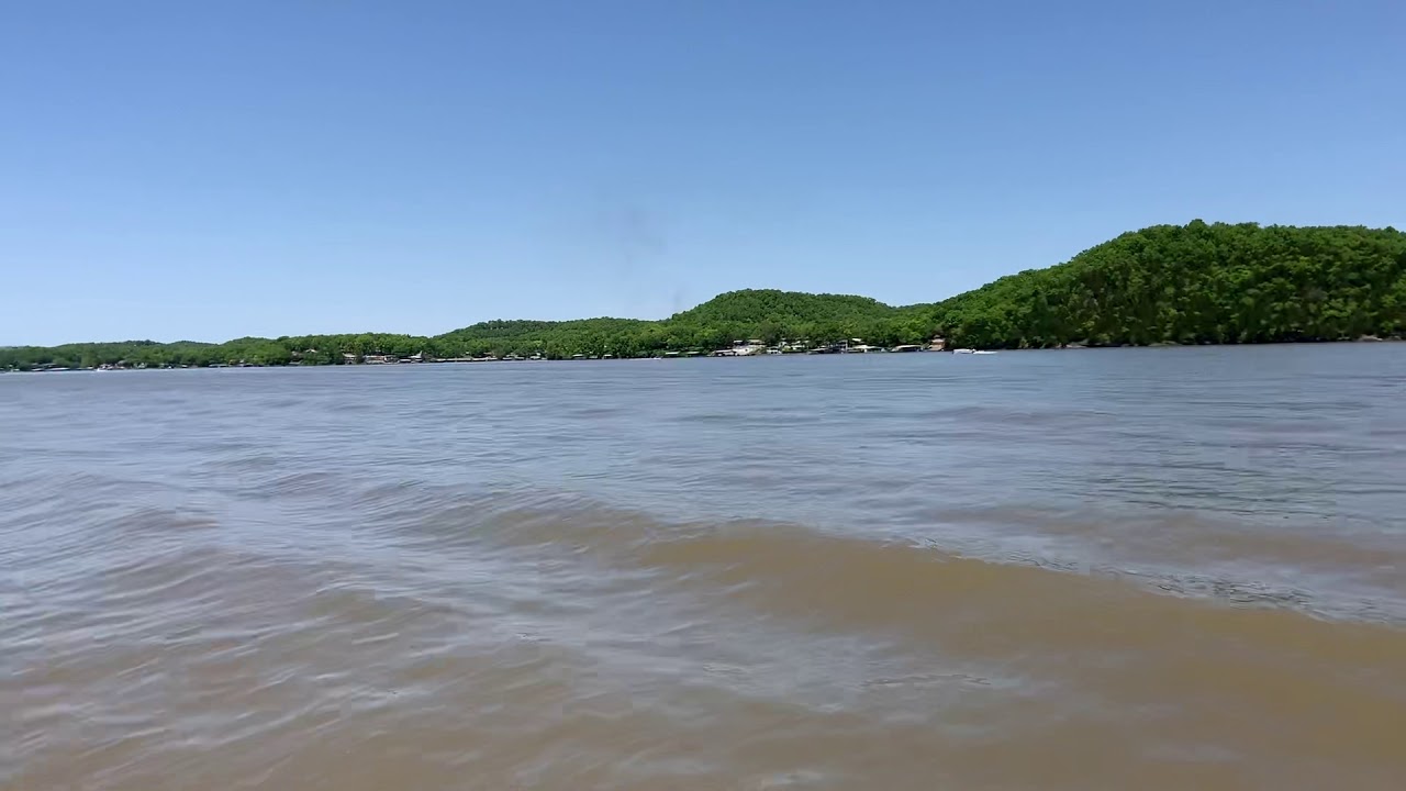 Lake of the Ozarks 5/5/19 Sundancer Tritoon - YouTube