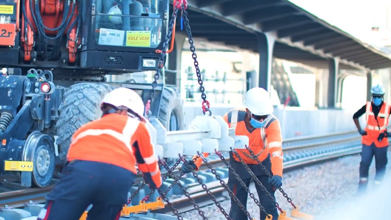 Une grande étape en gare de Nanterre : les premiers rails sont posés ...