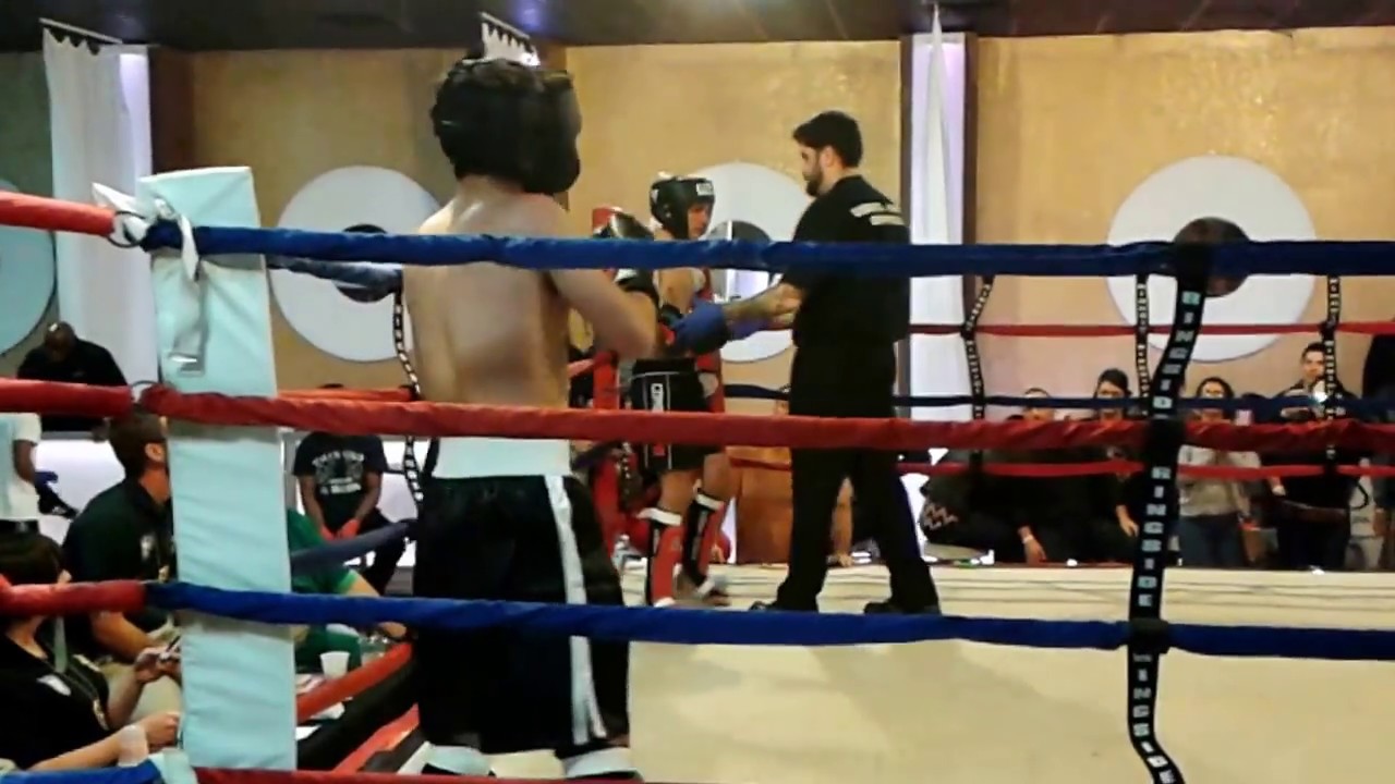 Boxer vs Kickboxer. (Club Pure) - YouTube