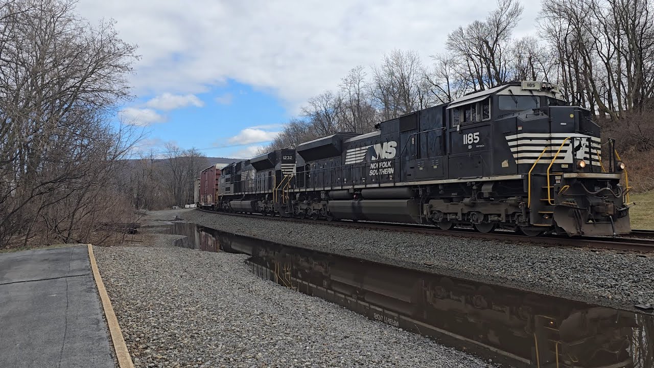 Norfolk Southern freight trains at Lewistown, PA (03/03/2024) - YouTube