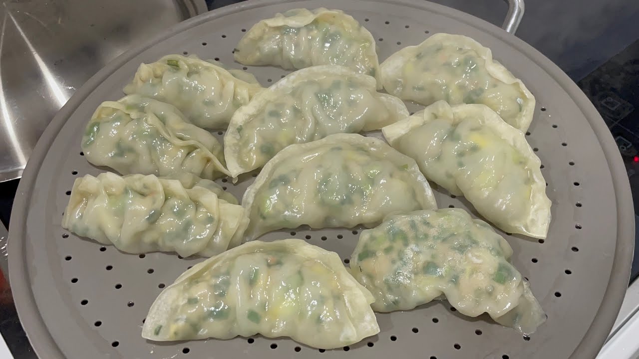 야망녀의 부추만두 만들기 ! Homemade chive mandu! Korean dumpling ! - YouTube