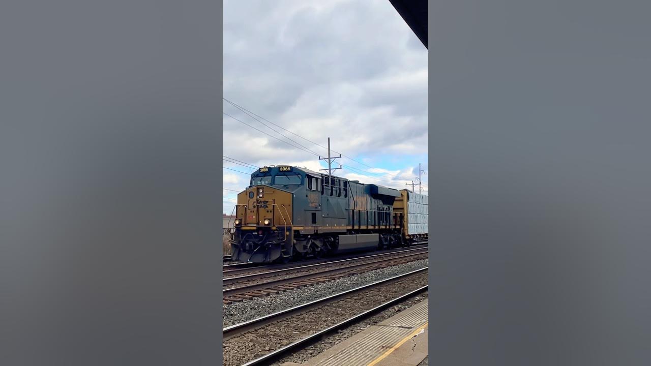 CSX manifest rolling into the Depew station - YouTube