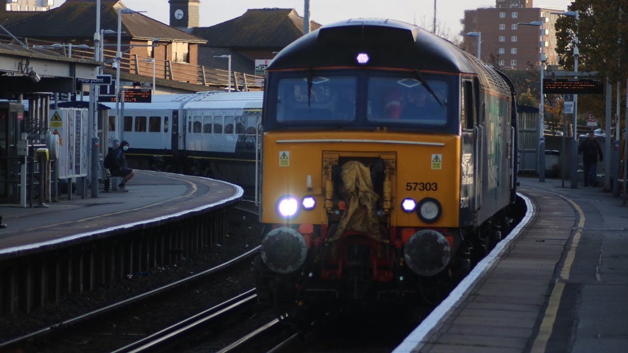 ROG Class 57303 + SWR Class 442415 @Poole 12/11/20 - YouTube