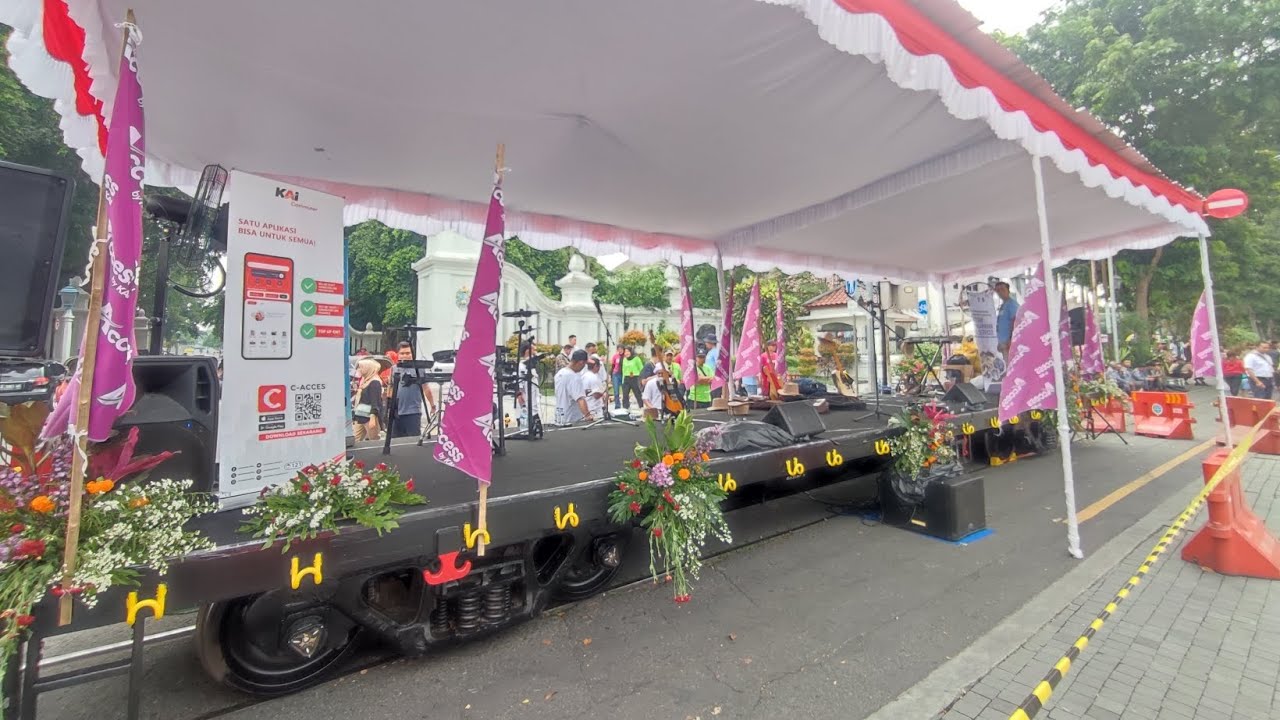 UNIK‼️HANYA DI SOLO | KERETA API ANGKUTAN KONSER PANGGUNG BER LOKOMOTIF ...