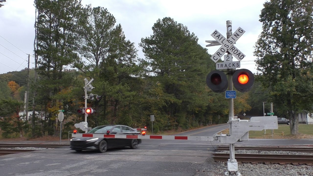 Gate Runner | Rauschenberg Road Railroad Crossing, Dalton, GA - YouTube